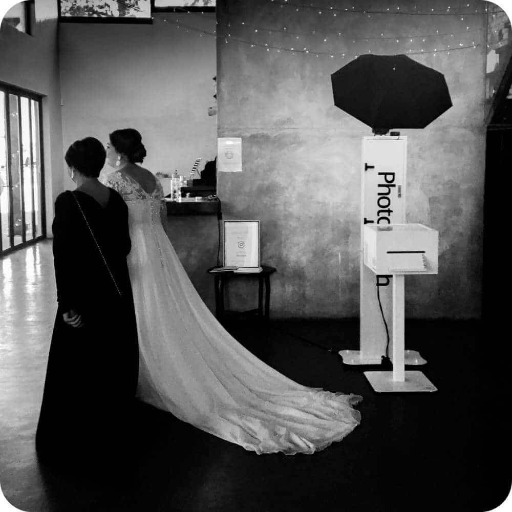 Wedding Photo Booth Guide - Are Photo Booths They Worth It?